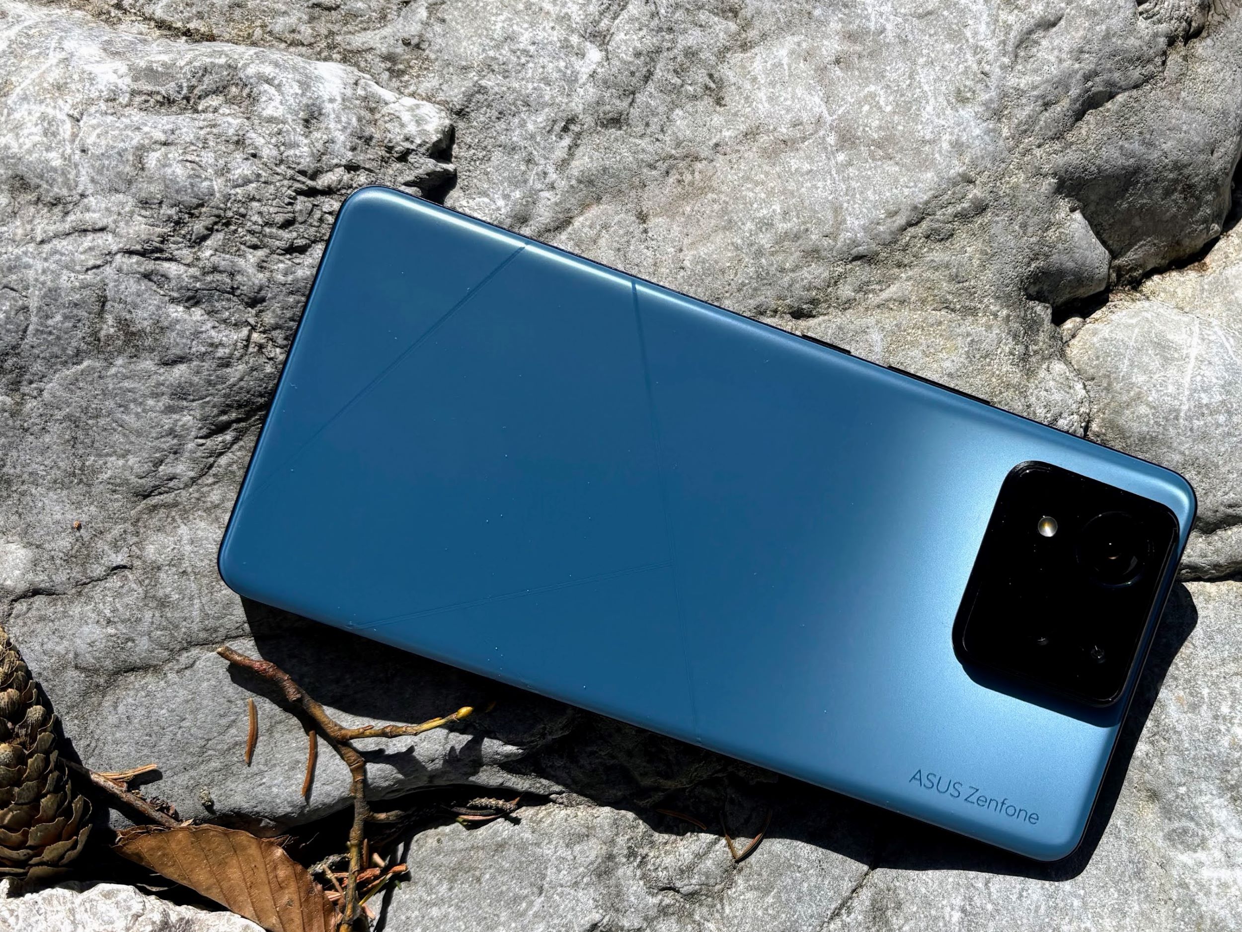 Asus Zenfone 11 Ultra akıllı telefon incelemesi - Birdenbire büyüdü ...