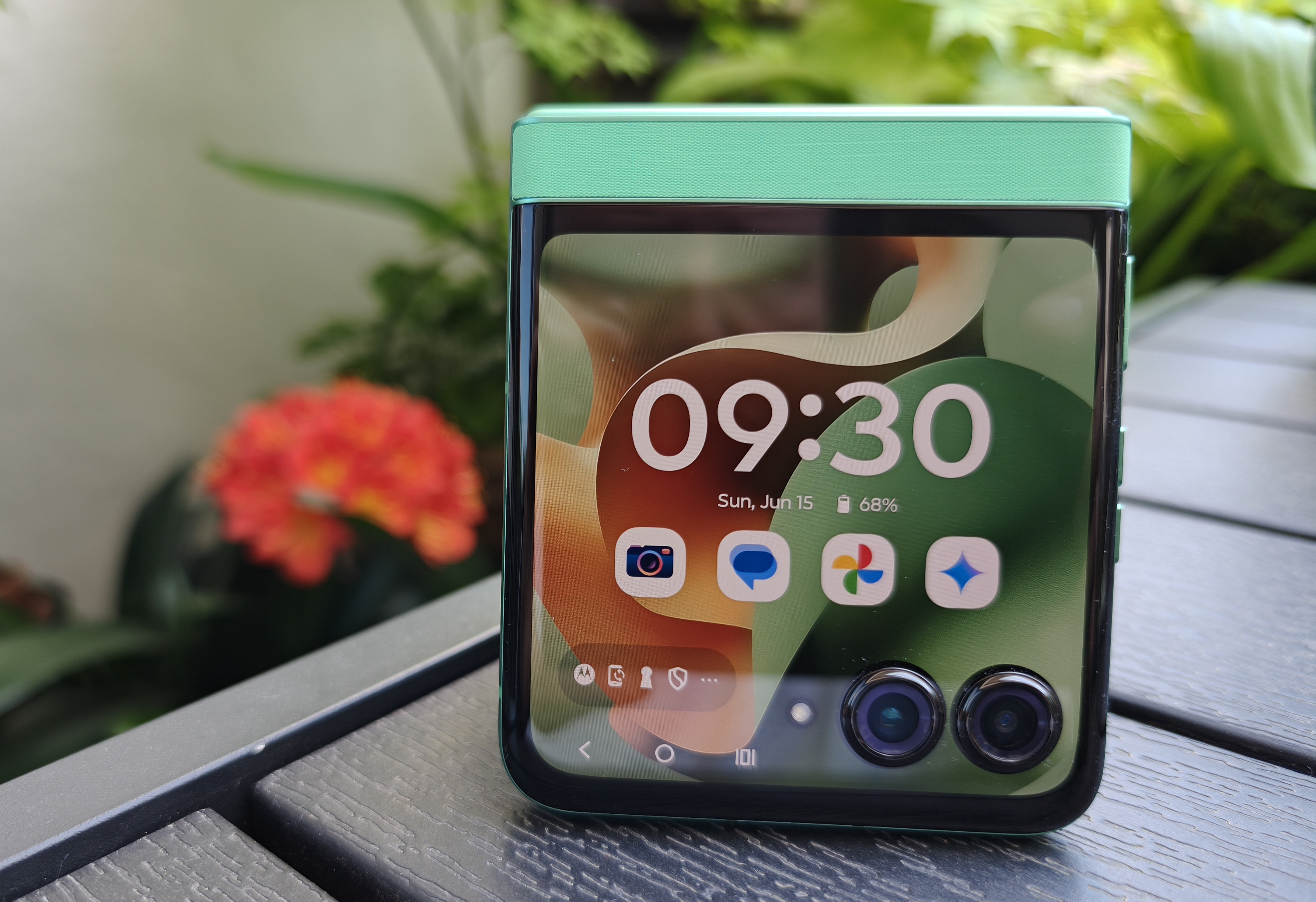 Motorola, Razr 2025 ve Razr Ultra 2025 için Android 16 güncellemesini ...