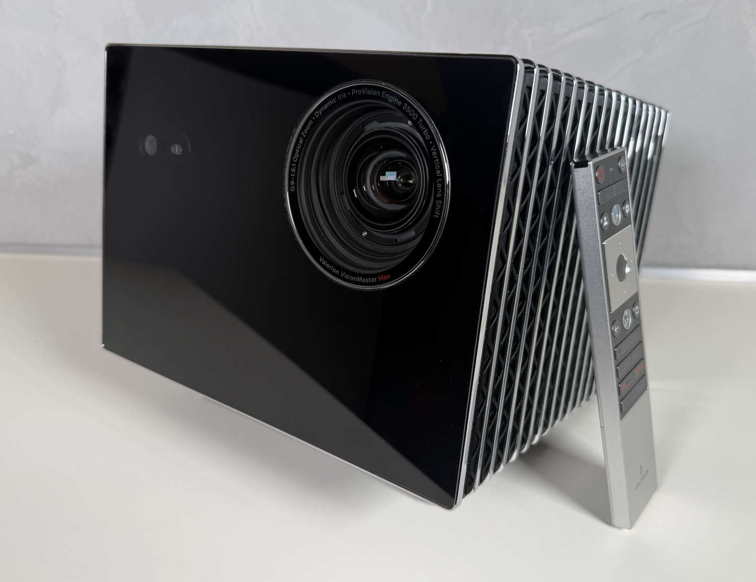 Bu muhteşem 4K lazer projektör siyahları görmenizi sağlar: Valerion VisionMaster Max incelemesi ...