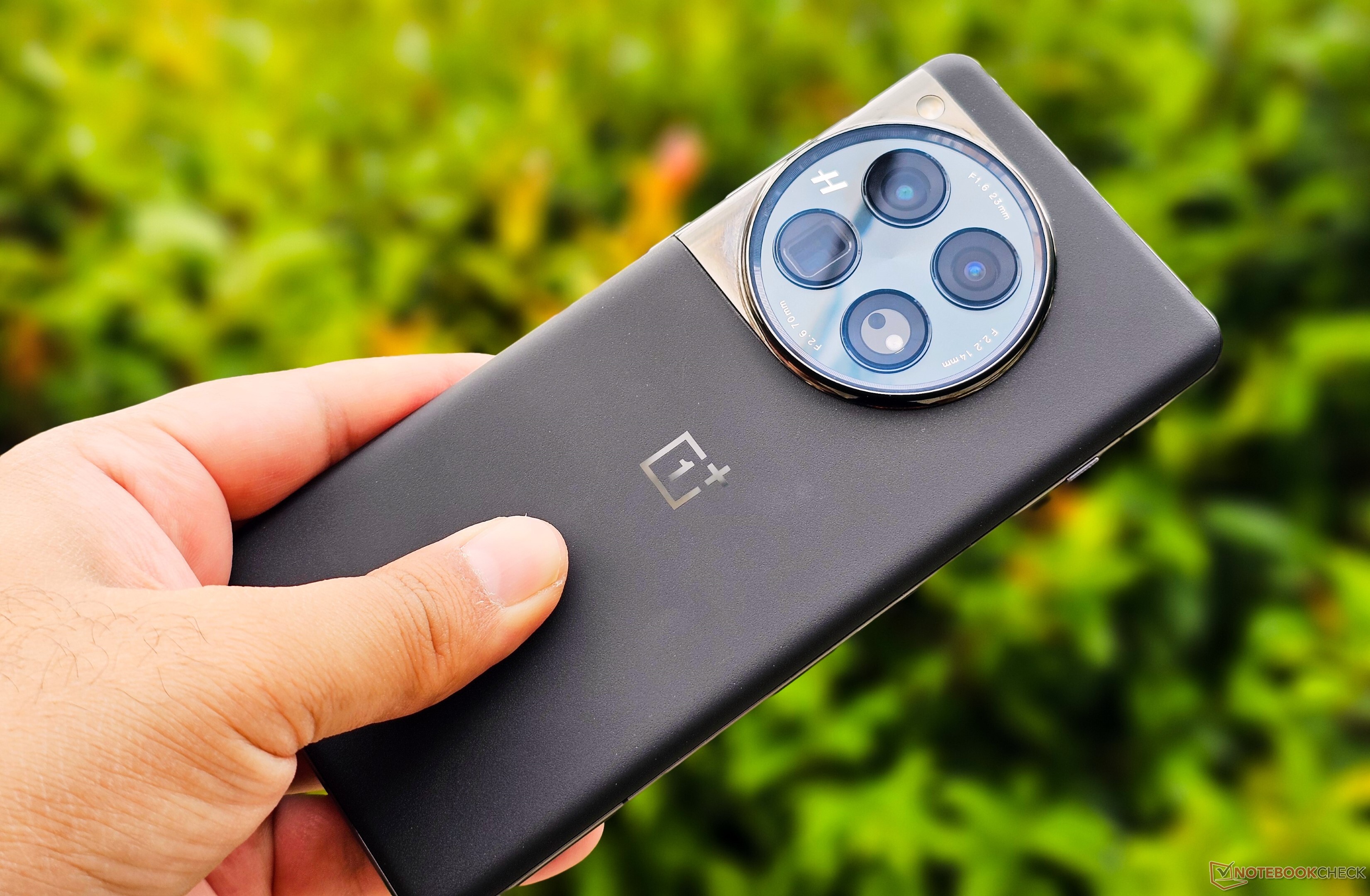 OnePlus 12 5G Akıllı Telefon İncelemesi: Yarı fiyatına neredeyseGalaxy ...